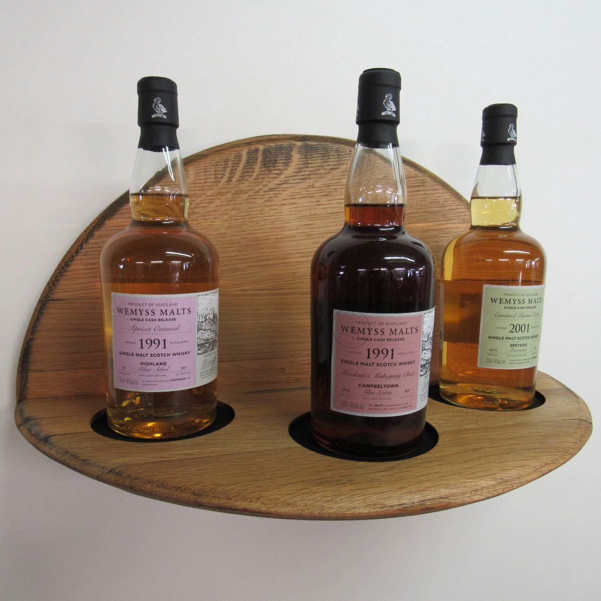 Bottle Board - aus einem Whiskyfassdeckel gefertigtes Regal für drei ...